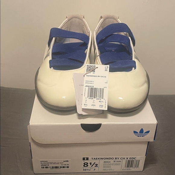 adidas | Shoes | Adidas Cream Sneakers With Blue Elastic Straps85 Runs ...